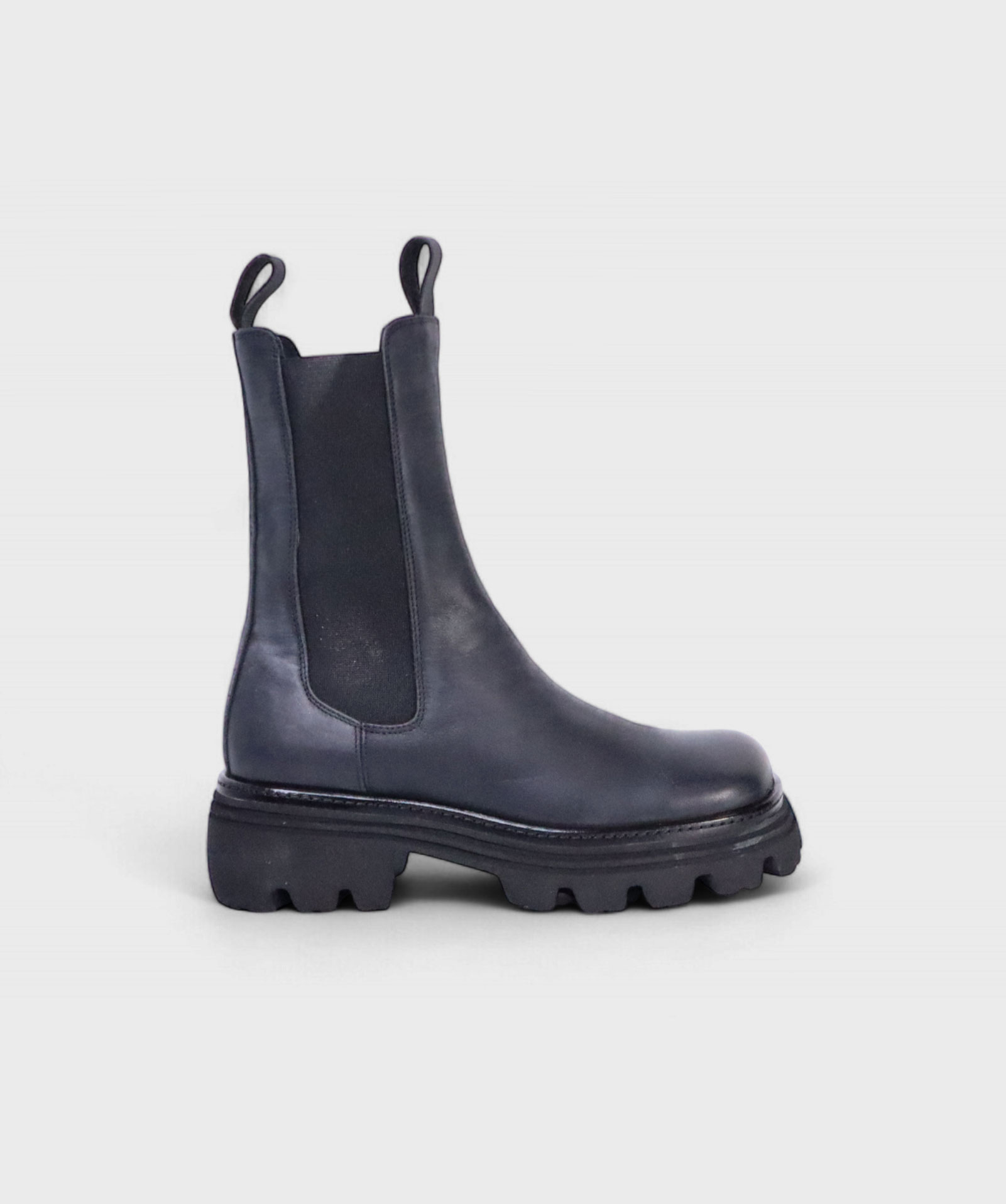 Black boots pan fw23 8032